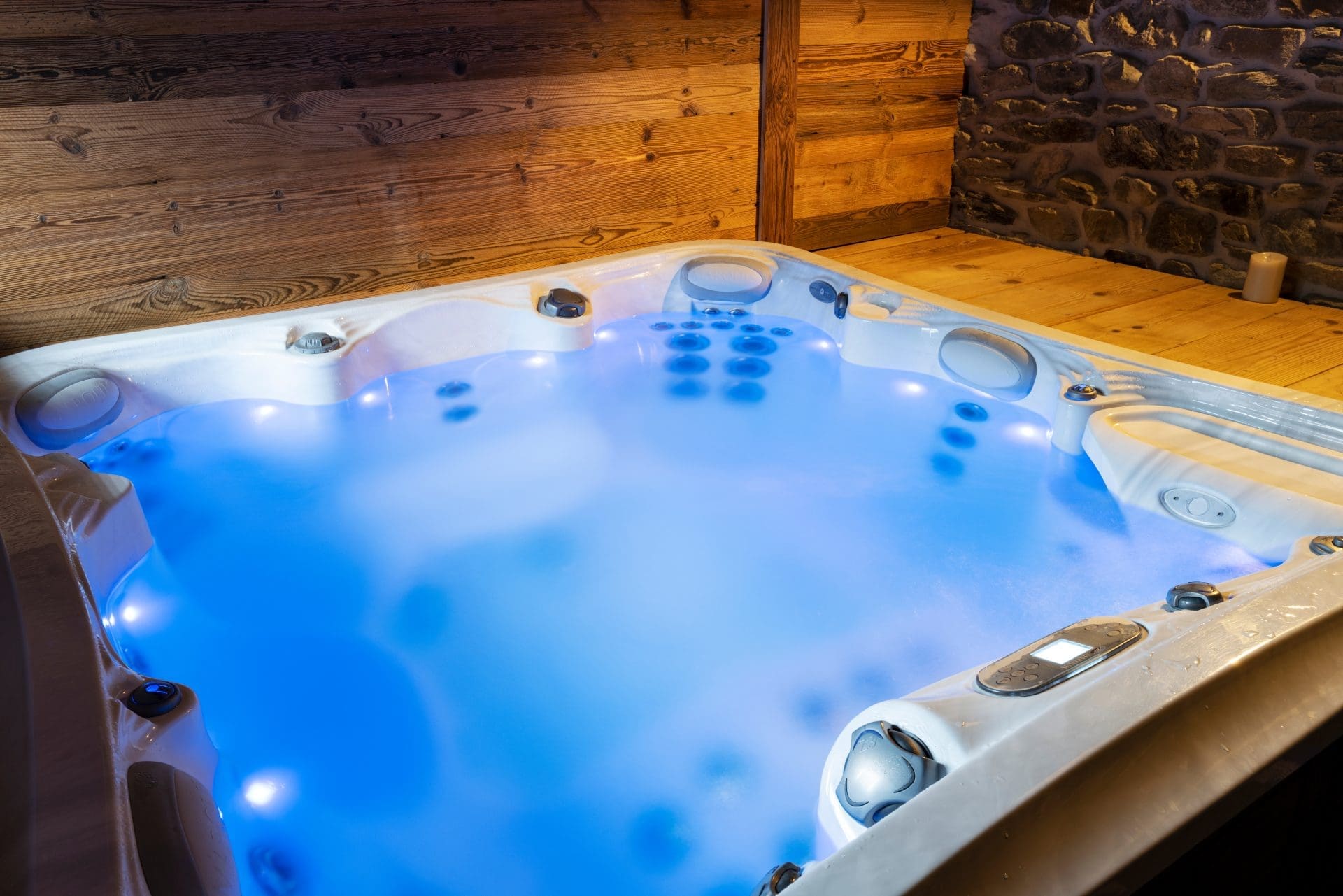 Belysning till spabad: Inbyggt eller eget? – Villalivet.se